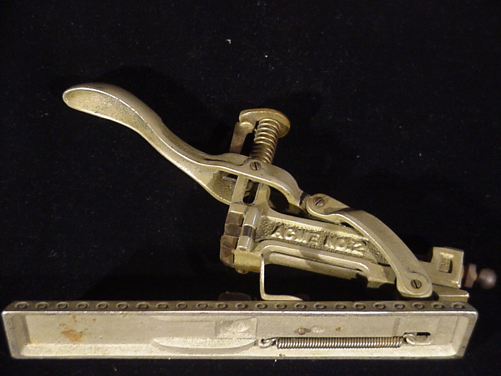 ANTIQUE 1895 ORNATE ACME CAST IRON NO 2 STAPLER OFFICE MACHINE DESK TOP ...